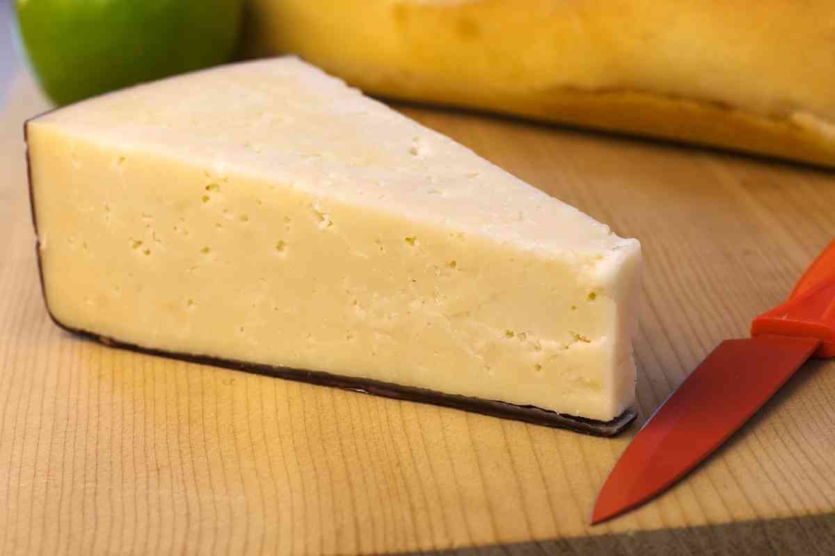 5 Best Asiago Cheese Substitutes