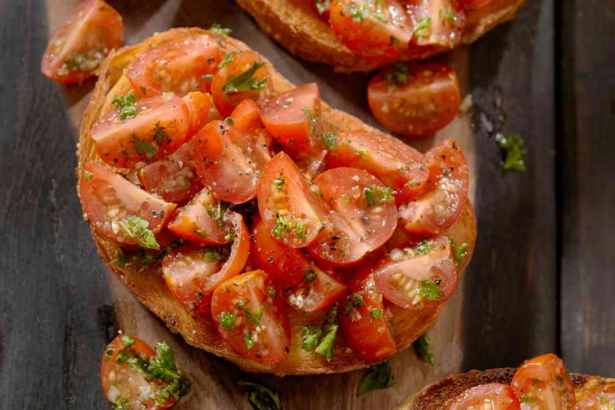 What to Eat with Sourdough Bread (9 Ideal Side Dishes)