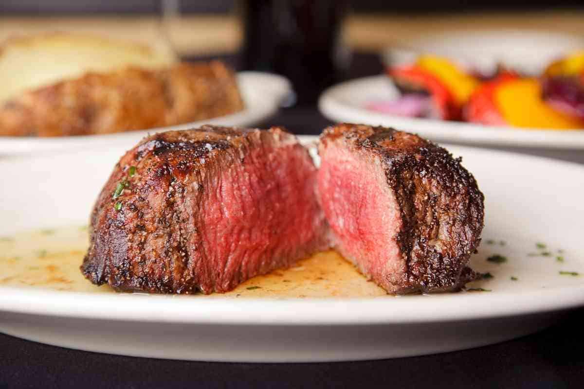 How Much Filet Mignon Per Person? (Explained)